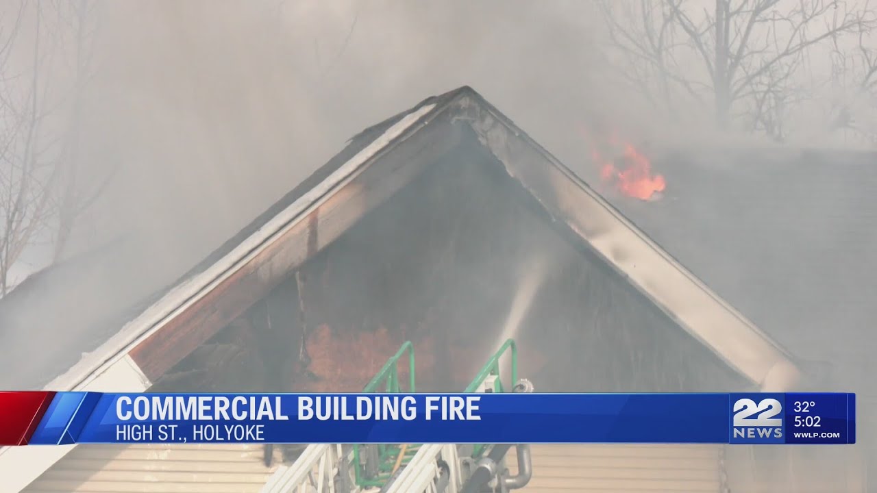 Large fire put out at Ozzie's Auto Repair in Holyoke - YouTube