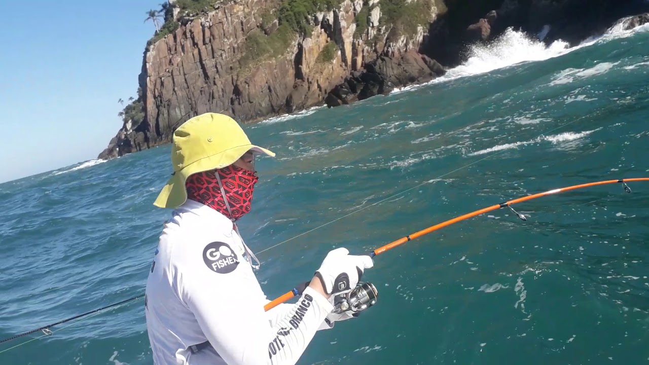 Pescaria de Anchovas em Ilhabela Guia de pesca Fábio Kavaliéris - YouTube