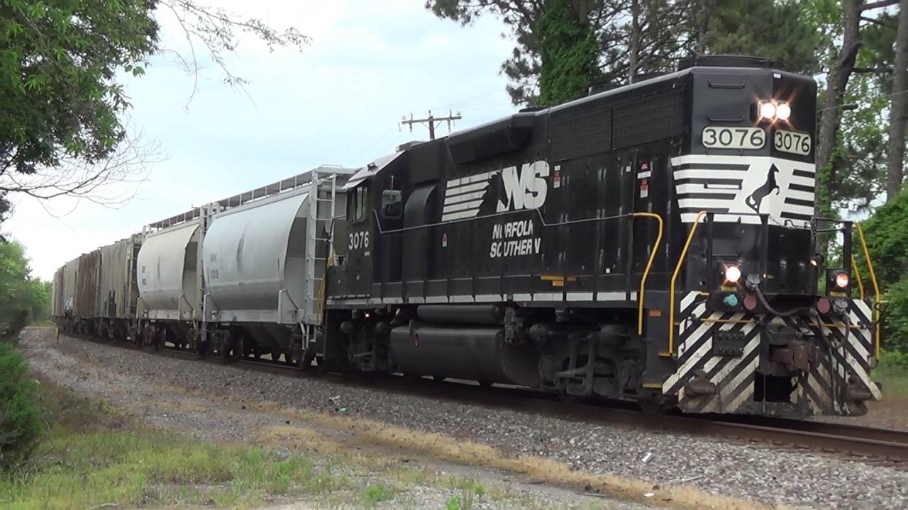 NS 3076 (EMD GP40-2) Leads NPBL - YouTube