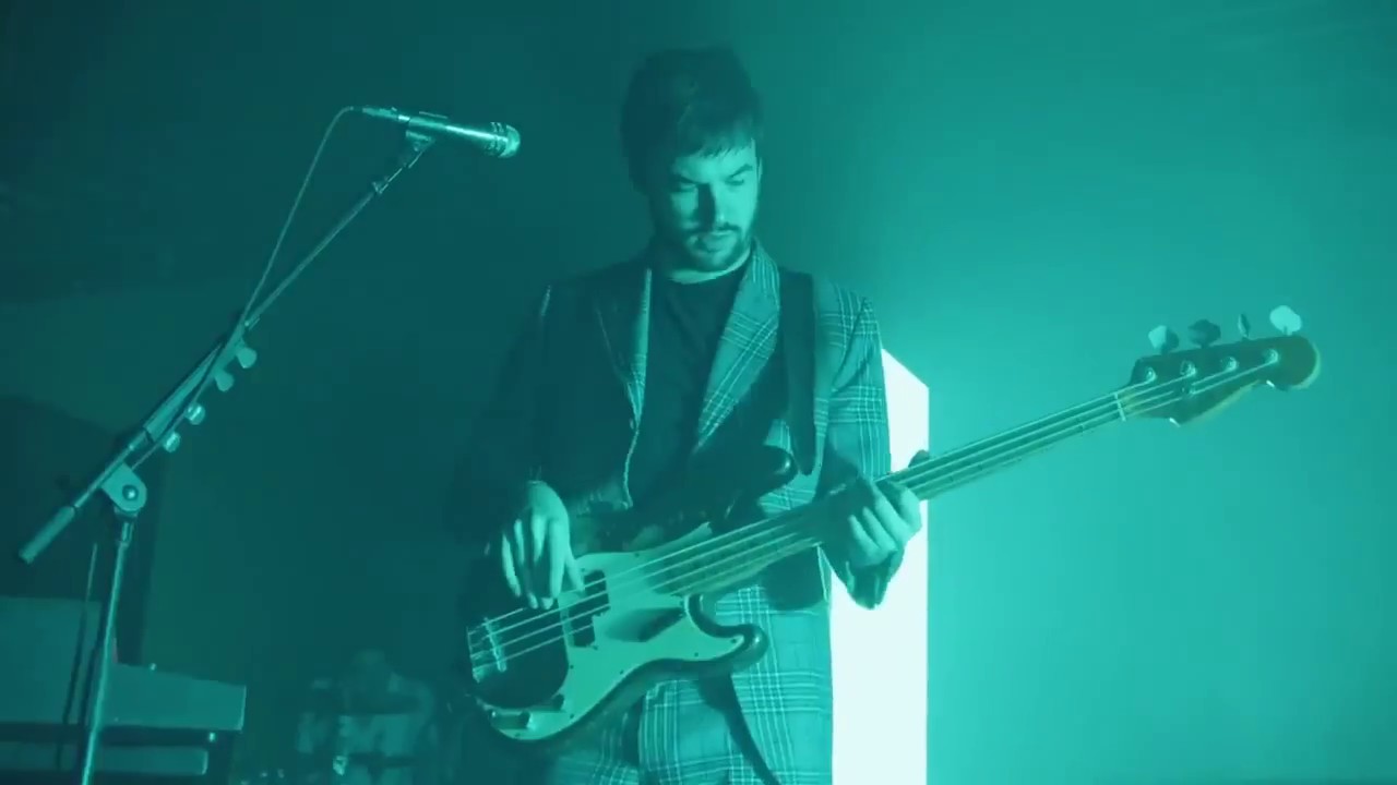 Heart Out // The 1975 Live at The O2 London - YouTube