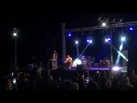 Alexandros Lyra LIVE - They don‘t care about us (Michael Jackson) - YouTube