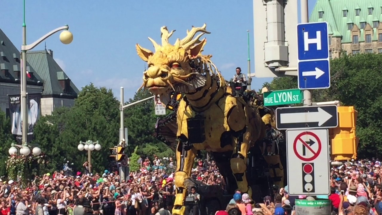 La Machine - Dragon and Spider Robot walk through downtown Ottawa - YouTube
