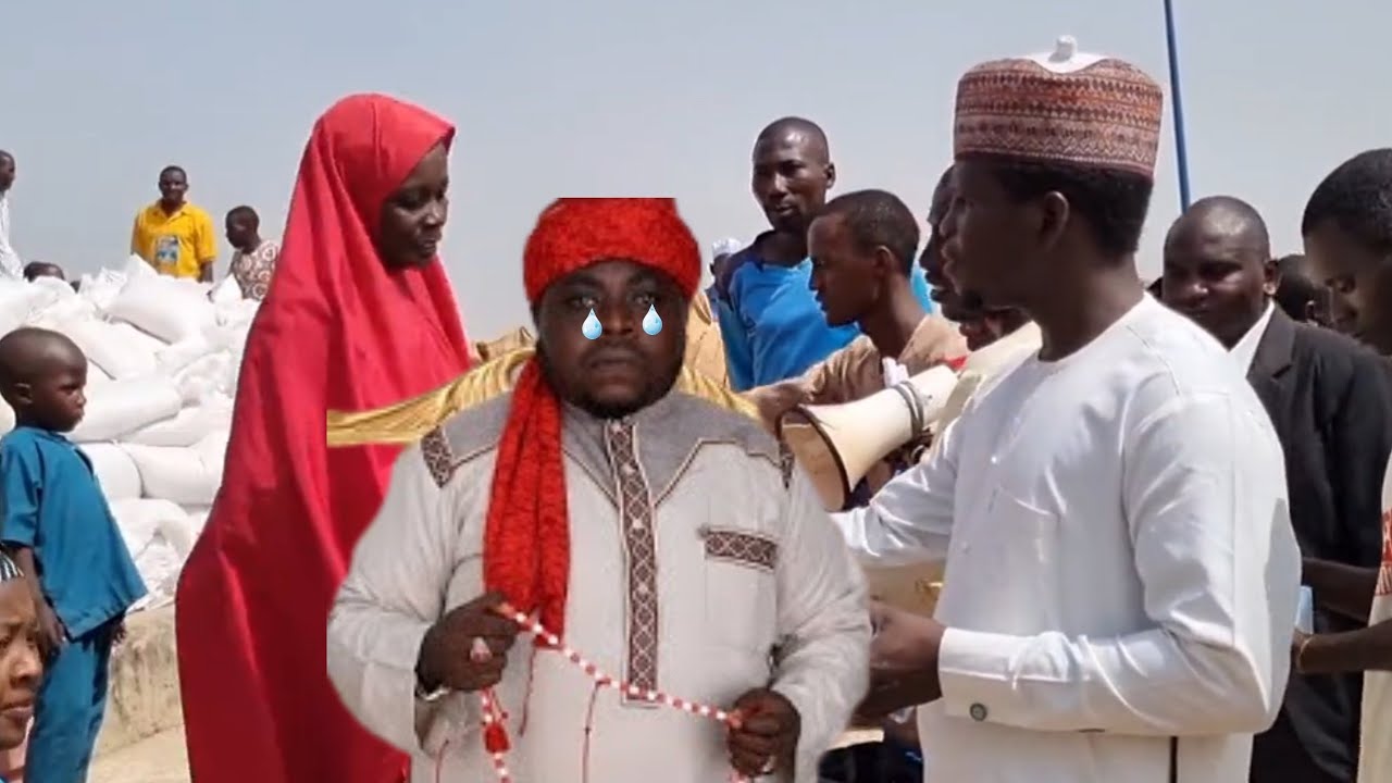 Masha Allah Rarara ya raba buhun Hunan Masara da shinkafa a garin ...