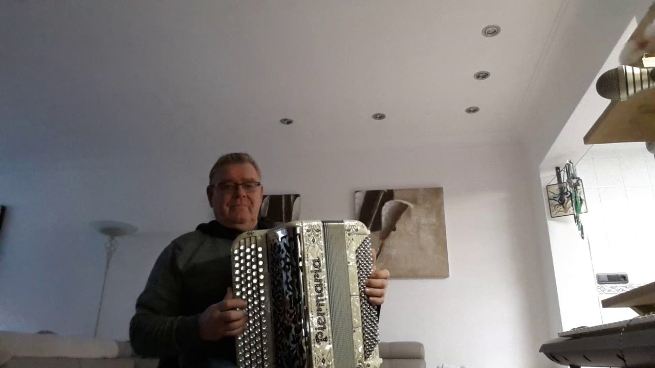 Django Wagner Kali gepeeld door Peter Jansen - YouTube