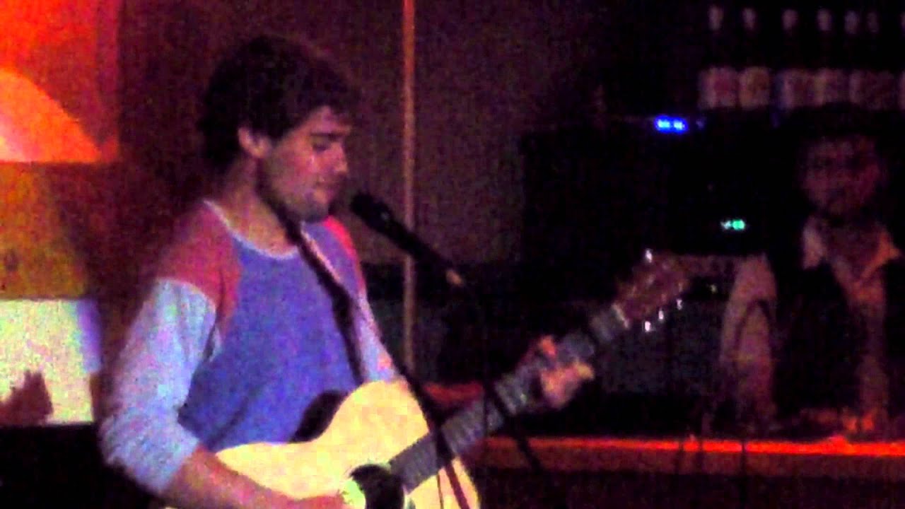 French at Medley Simple Malt open mic in Montreal - YouTube