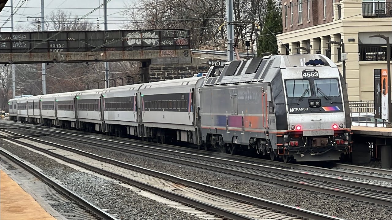 NJ TRANSIT Train Comet V entering North Elizabeth - YouTube