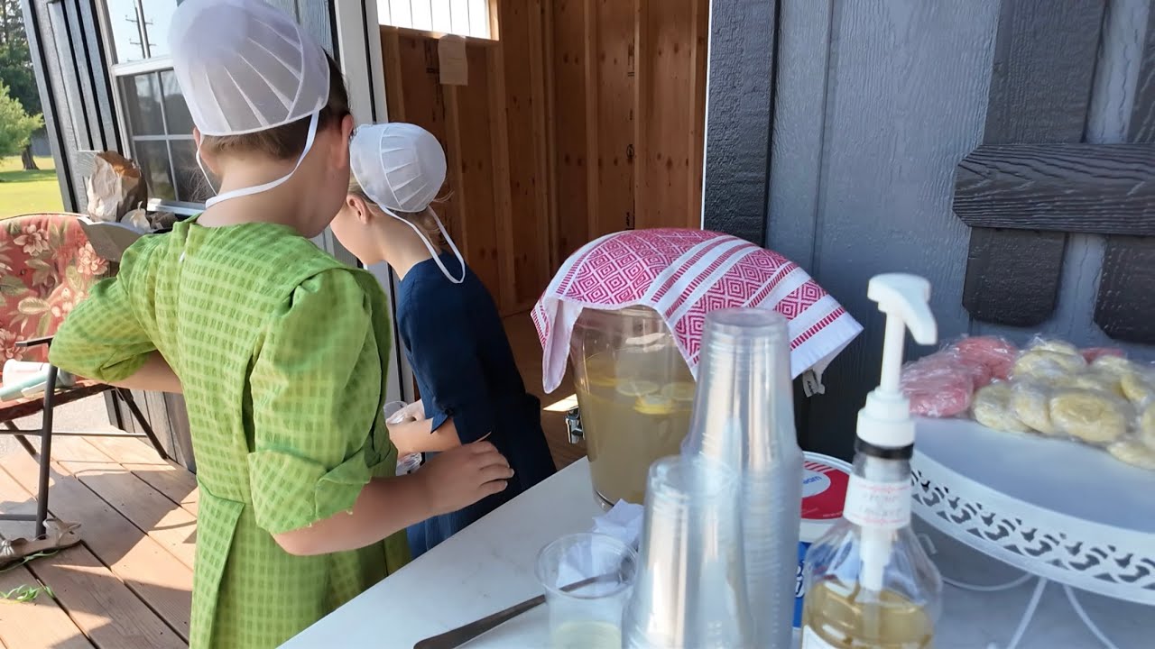 First Time Trying some Amish Homemade Cookies and Lemonade - YouTube