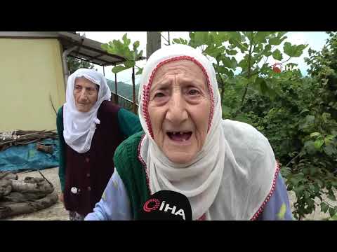 İkiz Kalan Nineler, 4 Ay Sonra Kardeşlerinin Mezarını Ziyaret Etti