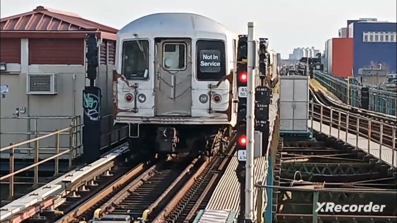 R42 garbage train action on the Culver Line - YouTube