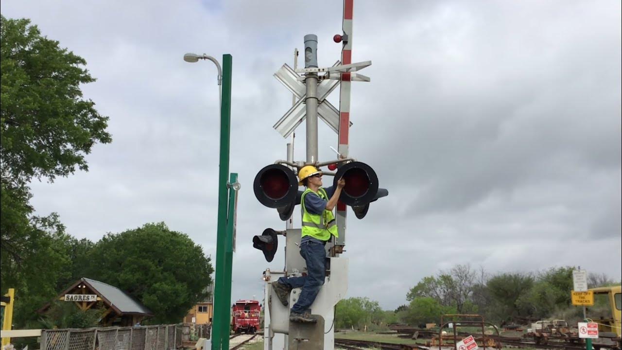 Fixing a Railroad Crossing Light - YouTube