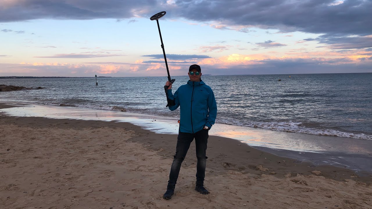 I Found a Pandora Silver Ring 💍 on the beach on the metal detector Deus ...