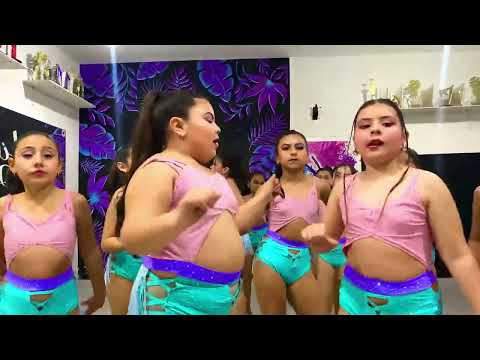 Ella me lleva/ nenas bailando Salsa / Grupo pre infantil de 8 a 10 años de edad/ Libero dance 