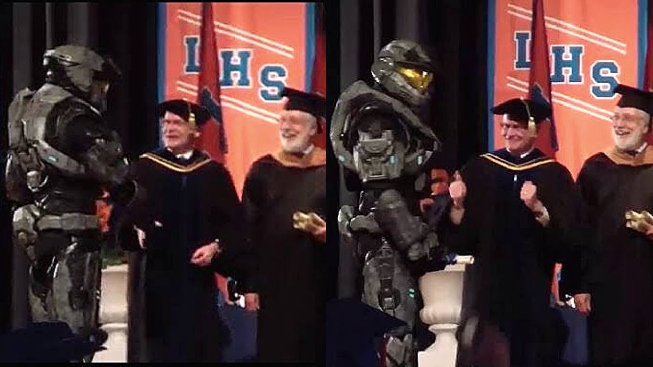 GUY DRESSES UP AS MASTER CHIEF FROM HALO FOR HIS GRADUATION • UNSEEN ...