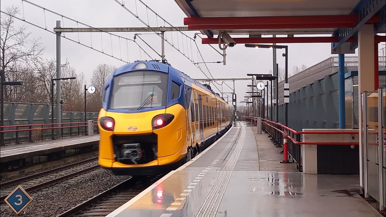 NS Flow ICNG-B passeert Almere Buiten als testrit richting Utrecht ...