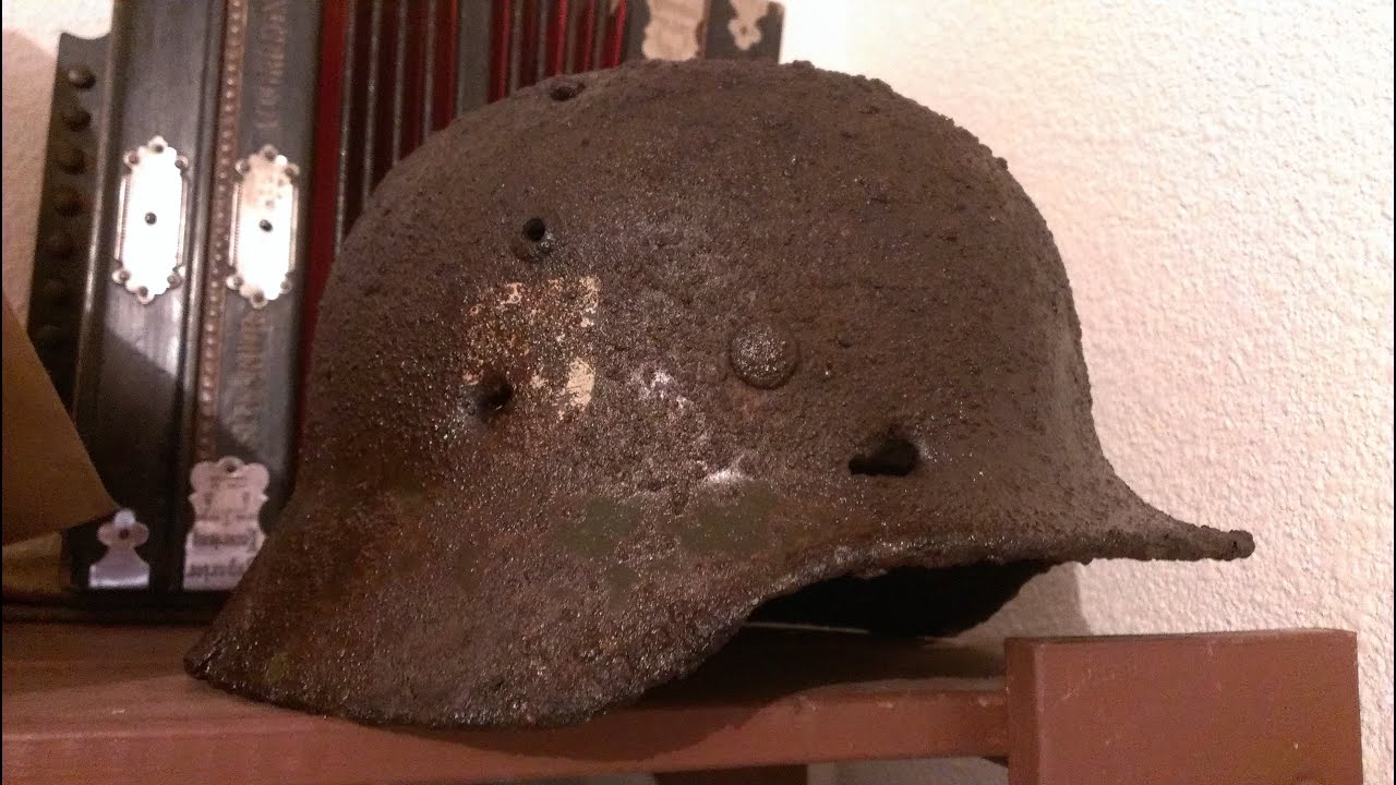 Détection Militaria Fin 2014 Casque SS Dug Up MP40 and SS Helmet ...