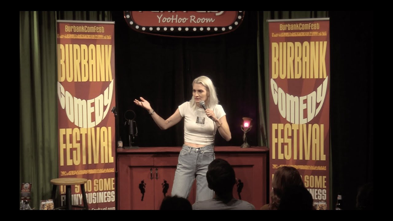 Stand-up Comedy ANNA DELVEY Impression by Andrea Martina - YouTube