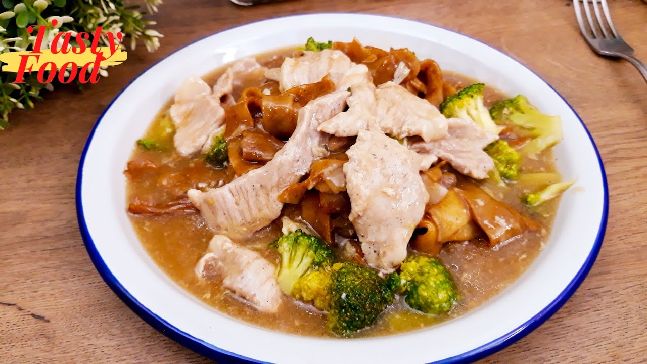 Thai Street Food! 'Rad Na' Thai Pork and Gravy Noodles Easy Recipe ...