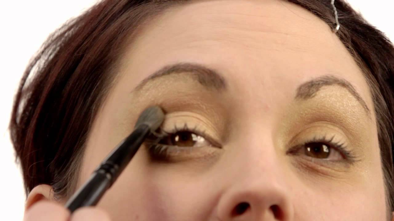 How to Apply Barely-There Makeup : Makeup & Skins Tips - YouTube