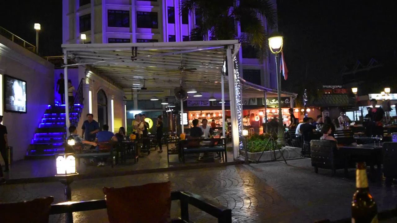 Dinner with live music at the Mix Restaurant & Bar in Vientiane, Laos ...