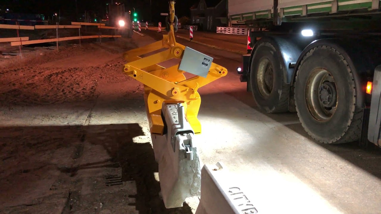 BSV scissor grab 1507.30 is the easy way to lift and move road traffic ...