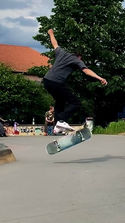 WOW THAT HIT HARD #skateboarding #skate #skateboard #wheelie #skatepark #skater # ...