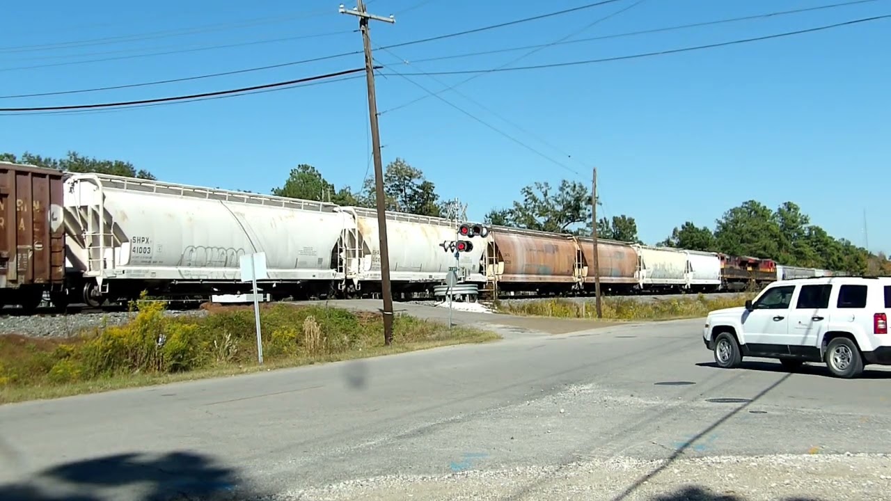 KCS #5017 Leads MSZJA 24 - YouTube