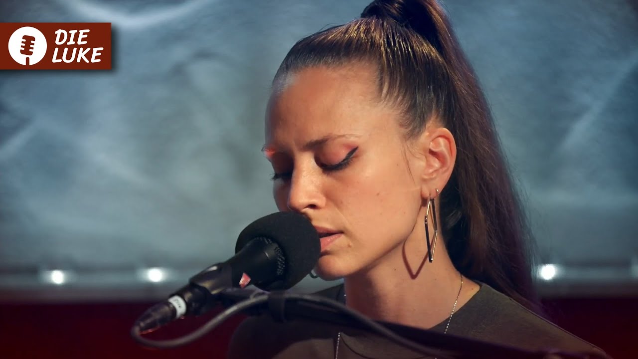 Leona Berlin Unplugged: Searching | DIE LUKE | Live - YouTube