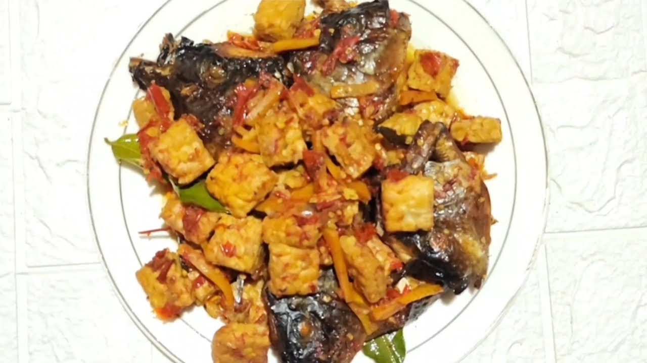 Masak kepala ikan asap tempe dan wortel untuk Makansiang - YouTube