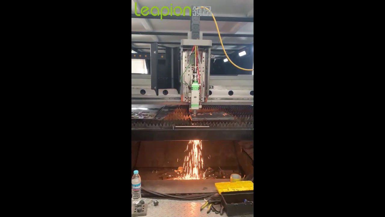 Leapion 4kw fiber laser cutting machine cutting 20mm carbon steel - YouTube