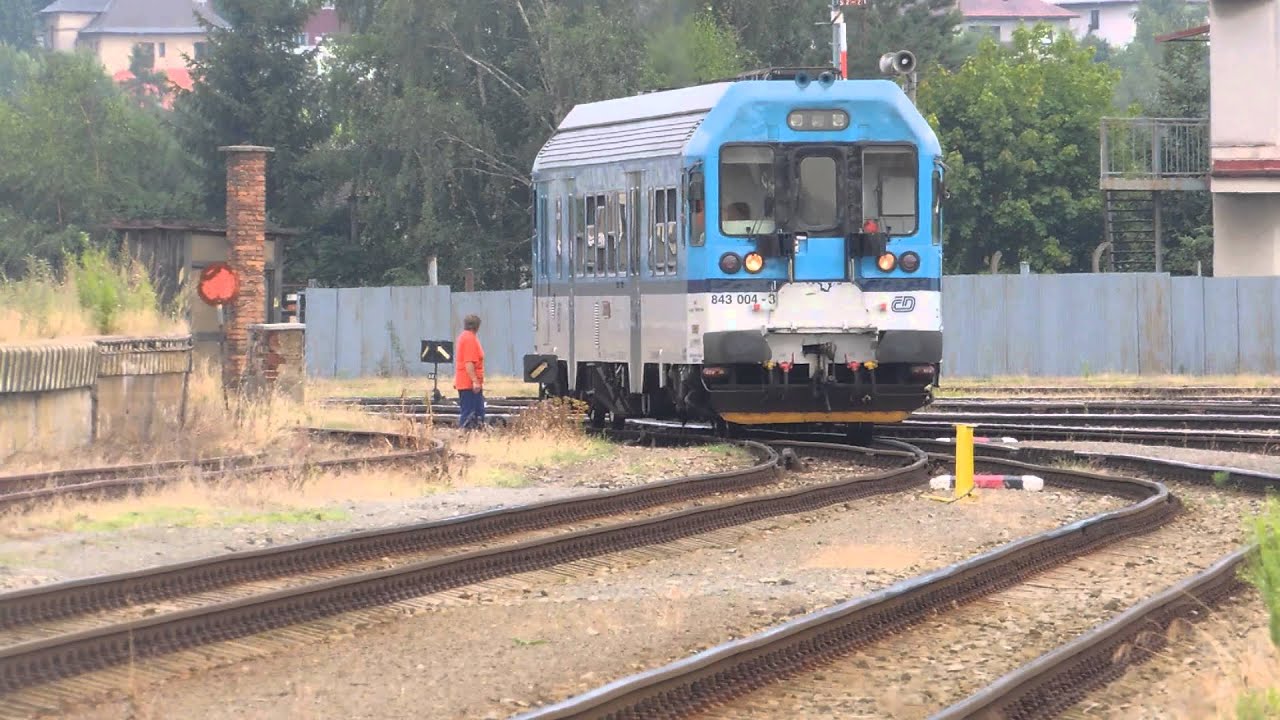 Odjezd ČD 843 005-0 na R 993, posun ČD 843 004-3 a ČDC 742 013-6 v ...