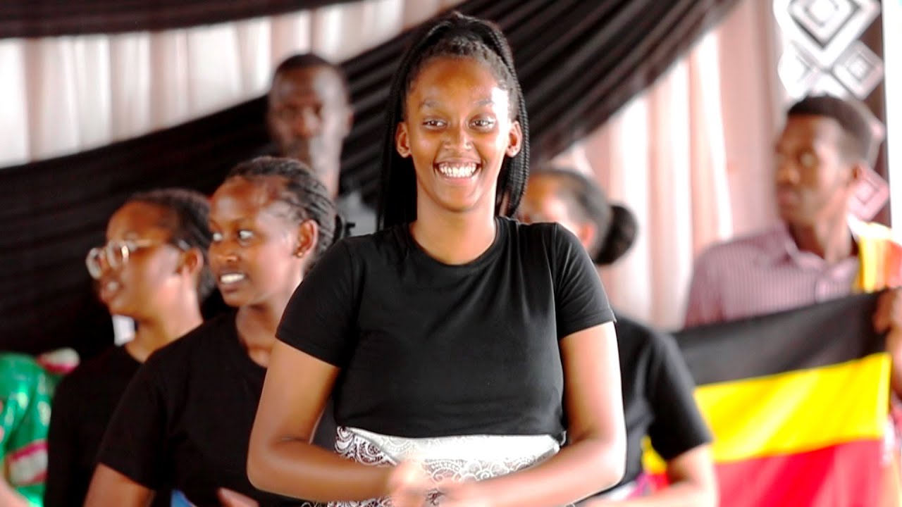 Uganda Family muri RIVIERA High School - Rwanda babyina neza cyane ...