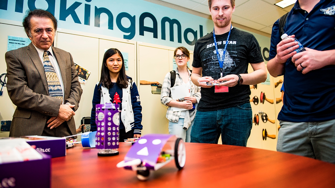 MTSU library's new 'Makerspace' turns ideas into 3-D reality - YouTube