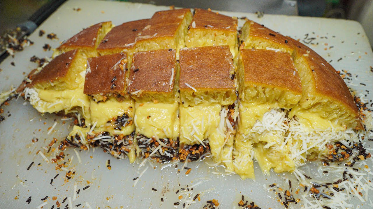 100 RIBUAN, MARTABAK TERBRUTAL TOPINGNYA TEBAL BANGET !!!!! - YouTube