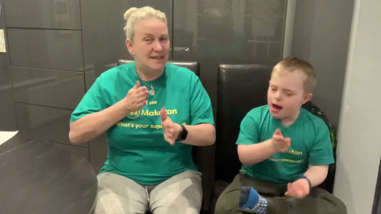 Makaton for ‘FAMILY’ - YouTube