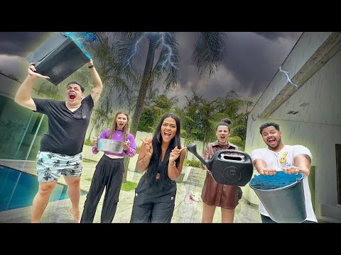 QUEM PEGA MAIS ÁGUA DA CHUVA EM 20 MIN GANHA !!! ( 2023 )