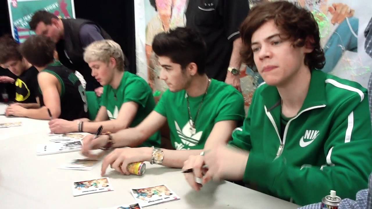 Harry Styles's Hair Flip - YouTube