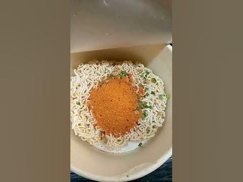Роллтон с говядиной острый - YouTube
