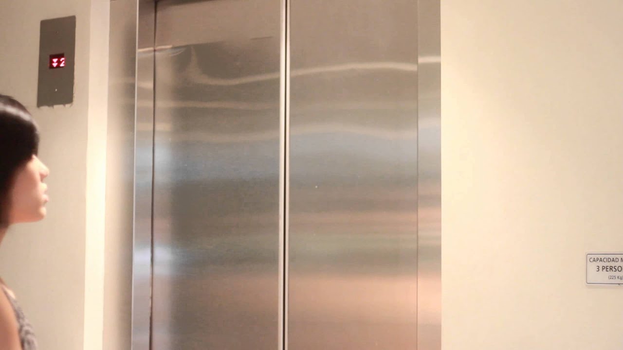 El Ascensor - YouTube