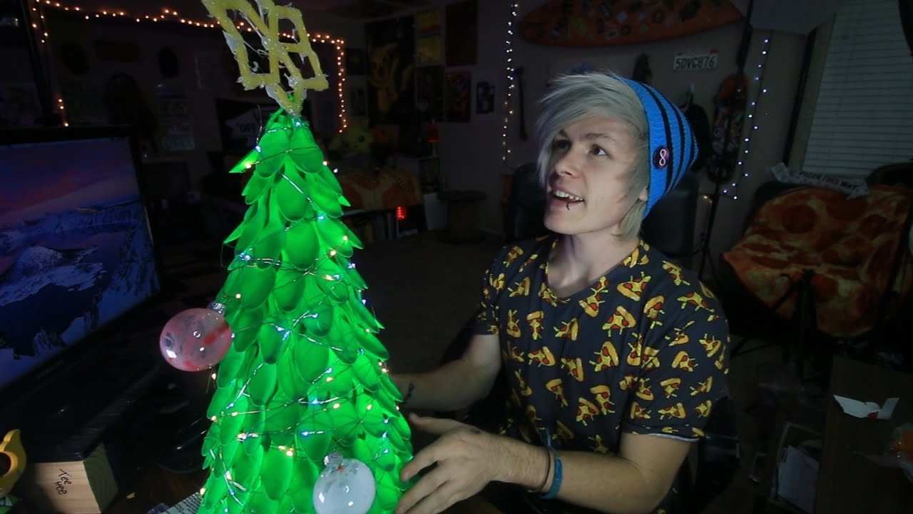 Making the First Creative DIY ROBBY Craftmas tree from 2018! Hacks from ...