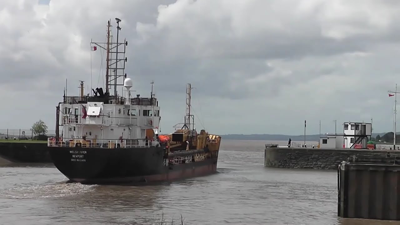 Welsh Piper - Out on Tide - YouTube