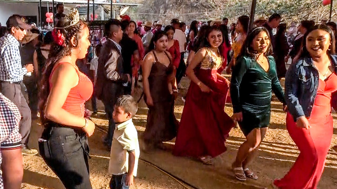 👌Que Bonito Disfruto La Hermosa Xv Añera Imar👌 Su Fiesta Sacando le El ...