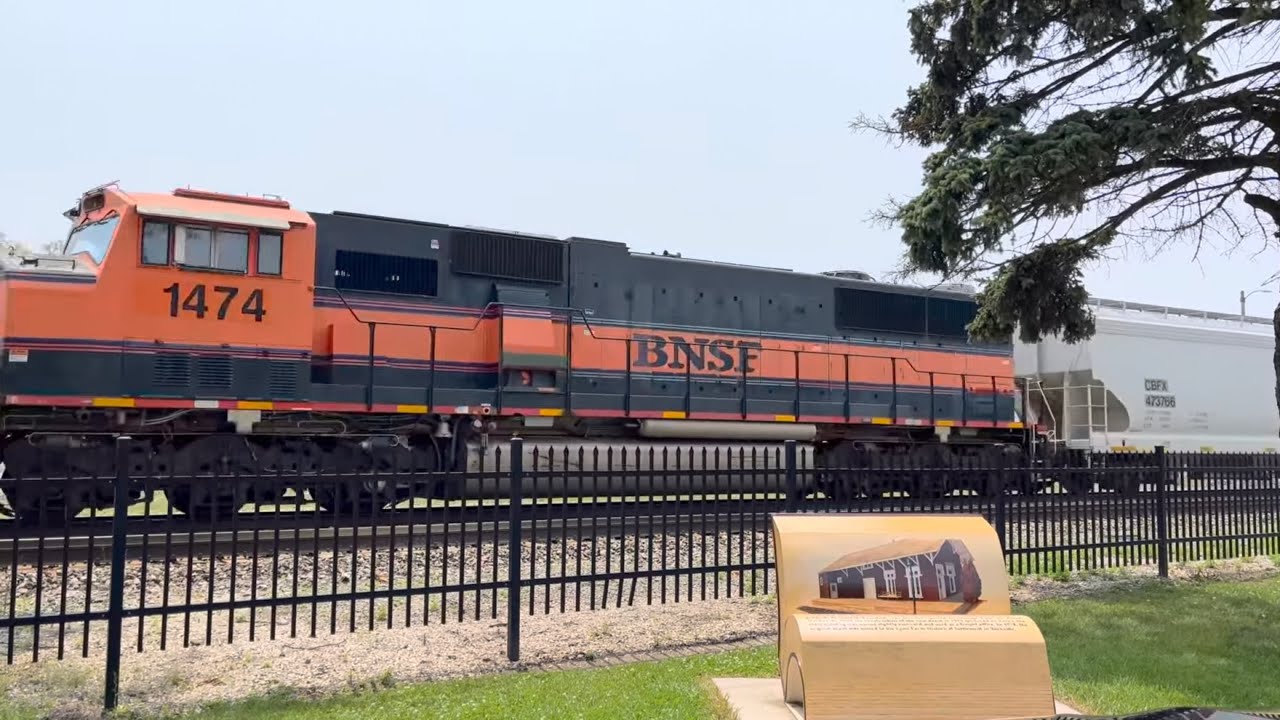 “Great Pumpkin” 1474 rare locomotive, Plano IL w/ dpu - YouTube