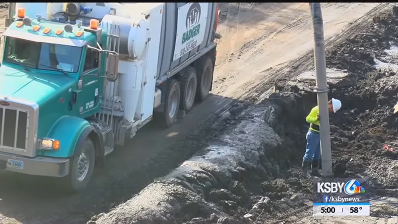 Work to clear Highway 101 of mud 'ramps up' in recent days - YouTube
