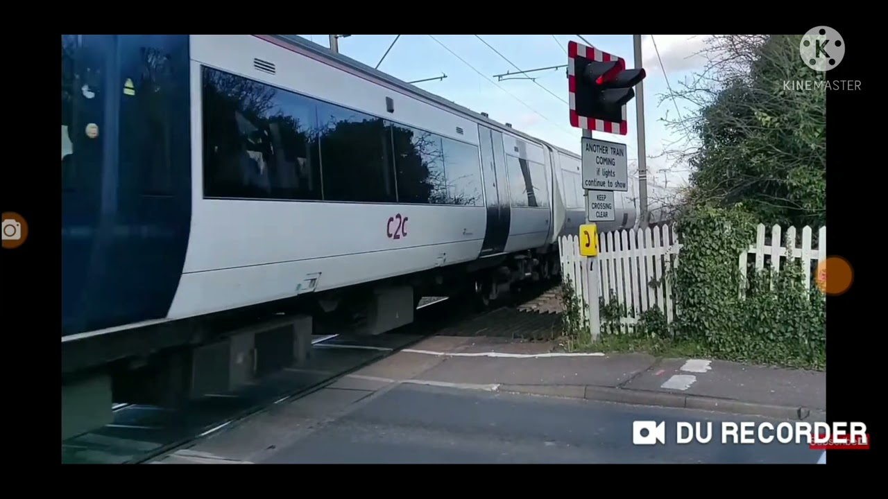 Fobbing Level Crossing, Essex - YouTube