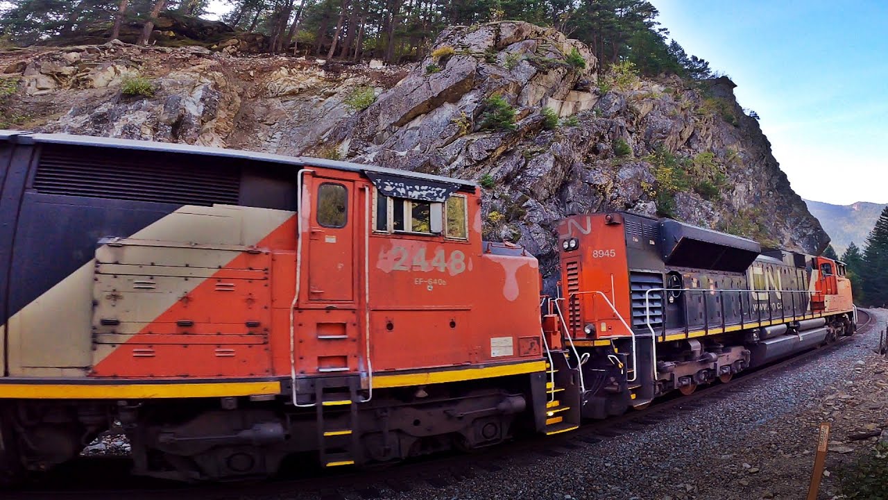 CN SD70M-2 Leaders with K5LLA horn show!! Featuring C40-8M 2448 "Barn ...