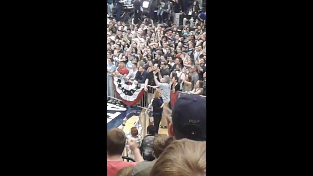 Sign language for crowd cheering for Bernie - YouTube