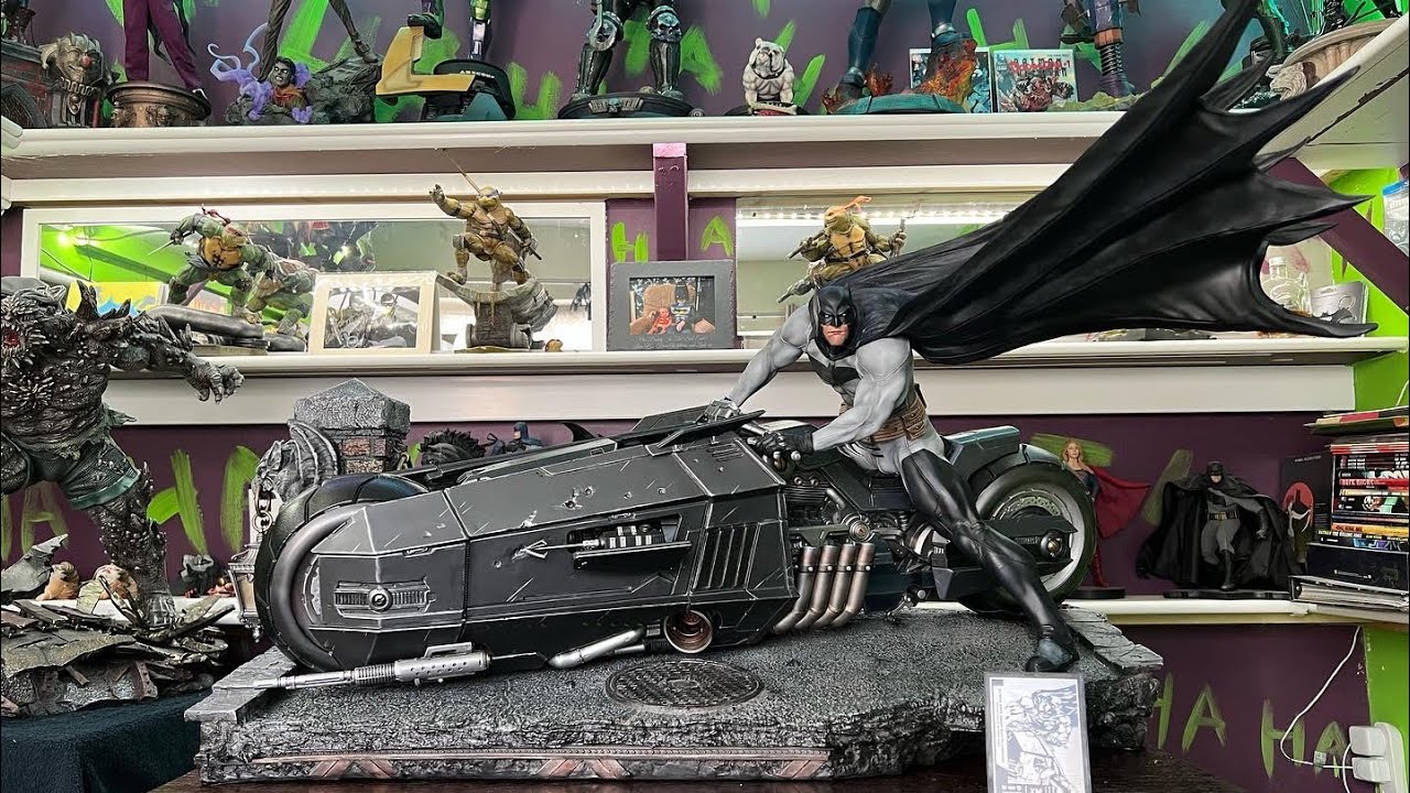 Batman, White Knight (Batcycle Edition) statue, review, Xm Studios ...