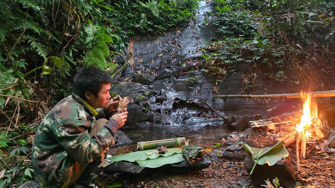 full video. 3 days of trapping wild animals. and catch fish in the deep ...
