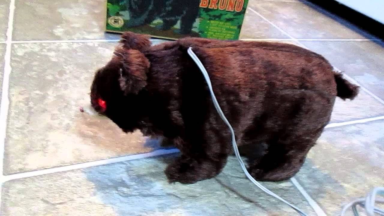 Vintage Battery Operated Toy Bruno the Walking Bear 024.MOV - YouTube