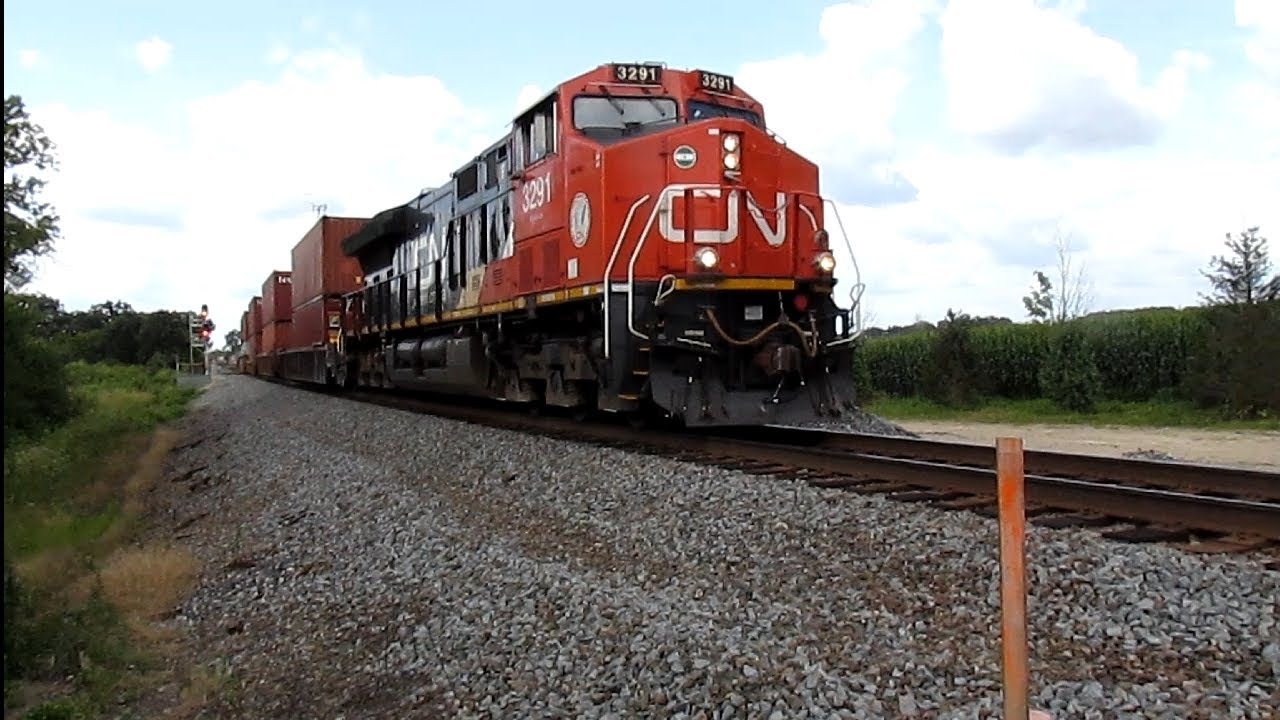 Canadian National intermodal and auto rack Northbound train - YouTube